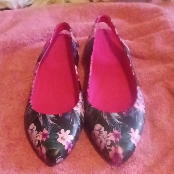 CROCS | Shoes | Crocs Pink And Green Flats With Floral Design | Poshmark